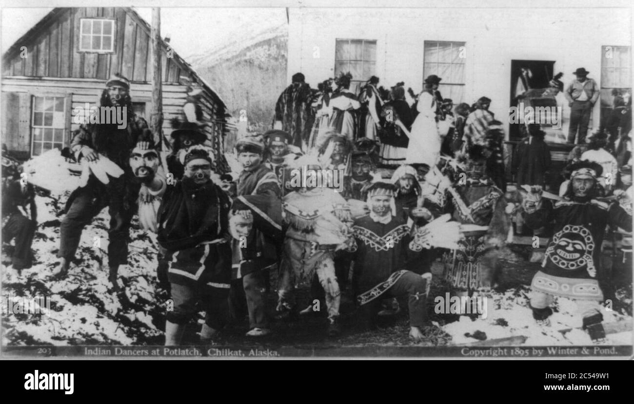Potlatch dancers hi-res stock photography and images - Alamy
