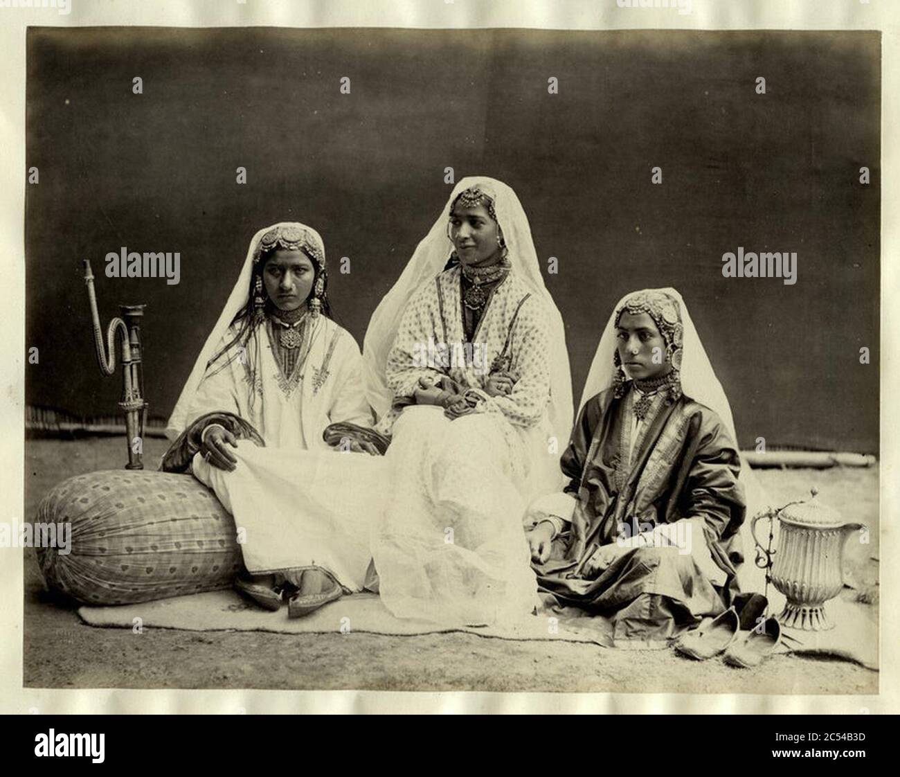 Nautch girls hi-res stock photography and images - Alamy