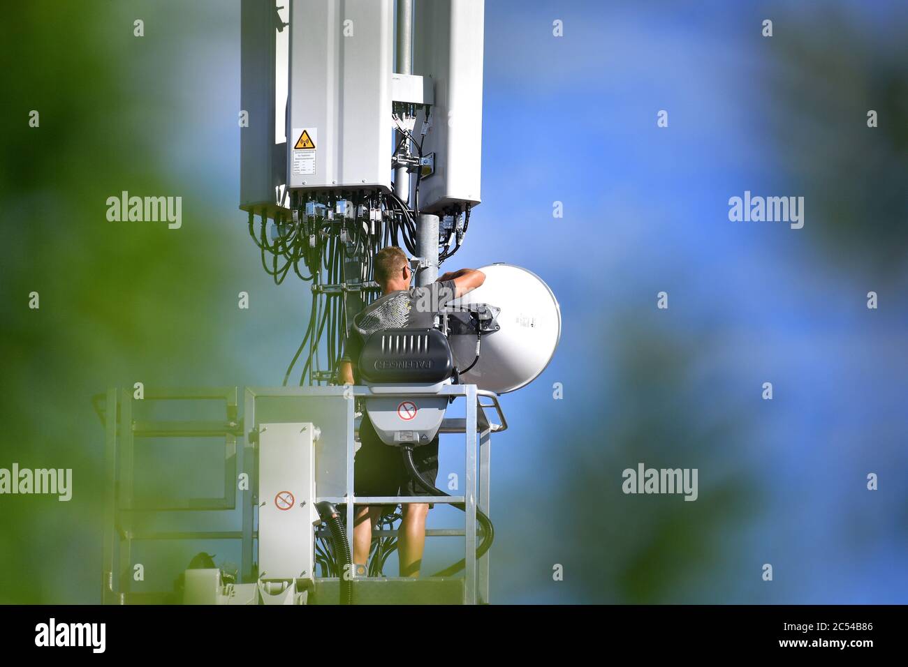 Cell tower cables hi-res stock photography and images - Alamy