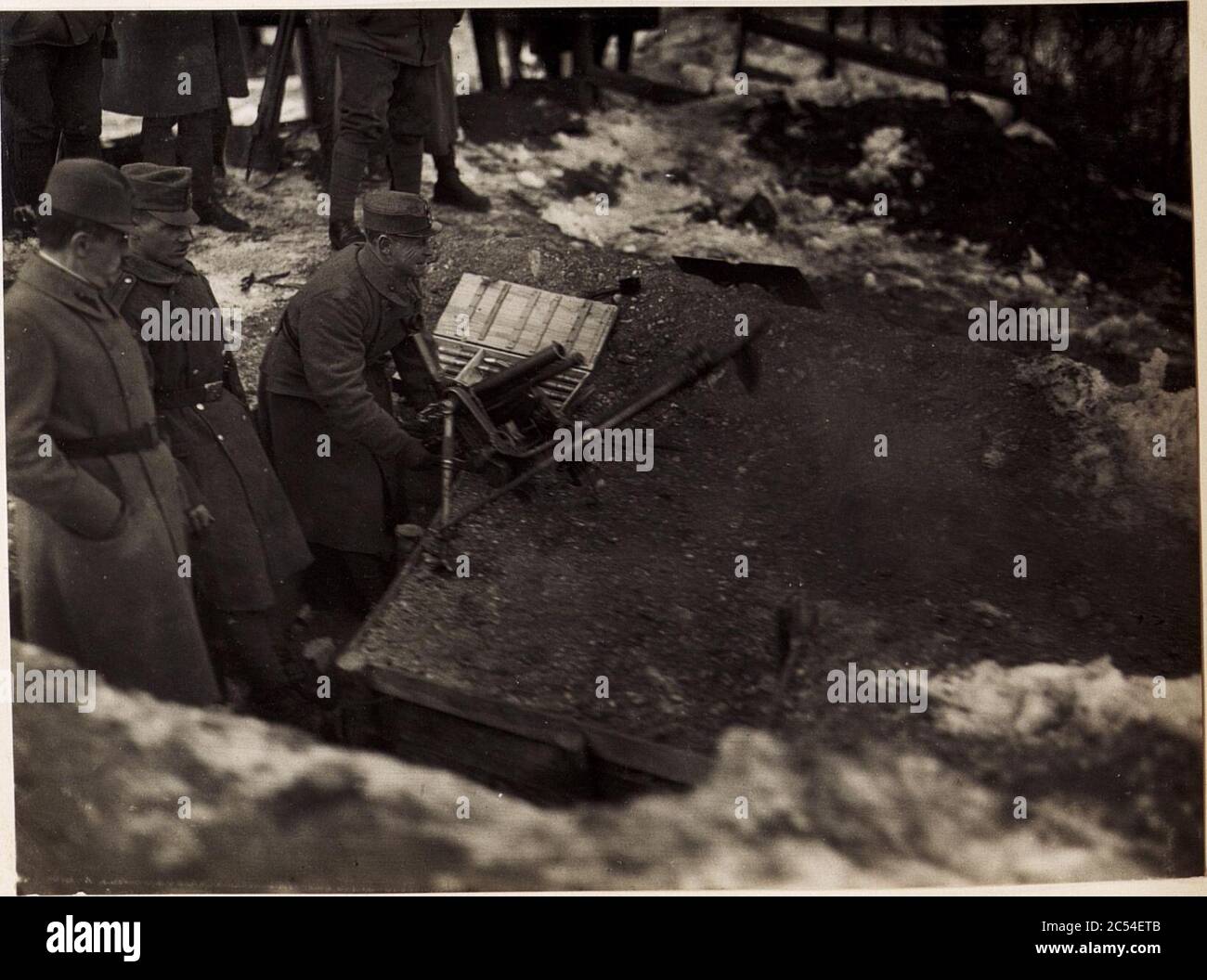 Infanteriegeschütz vor dem Abschuss Stock Photo - Alamy