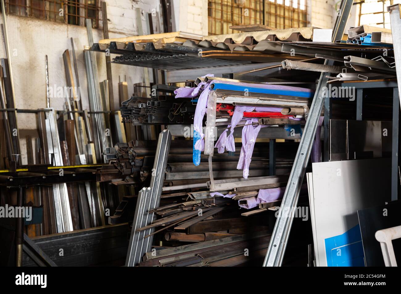 Mechanical shelving hi-res stock photography and images - Alamy