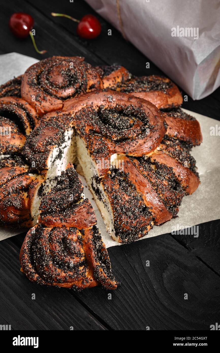 Buns with poppy seeds. Russian national food Stock Photo - Alamy
