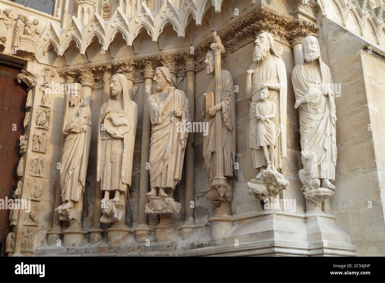 Statues outside Reims Cathedral Stock Photo - Alamy