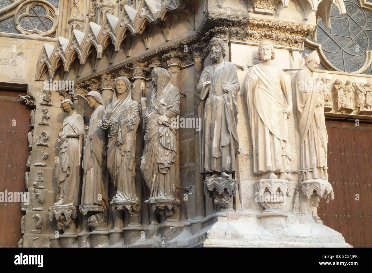 Statues outside Reims Cathedral Stock Photo - Alamy