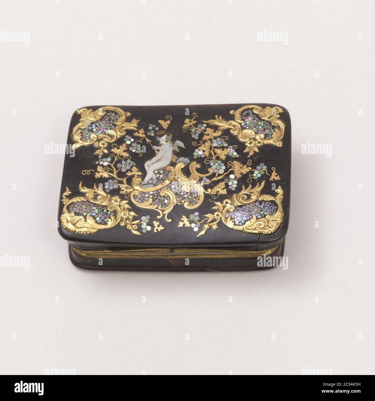 Historical snuff box hi-res stock photography and images - Alamy