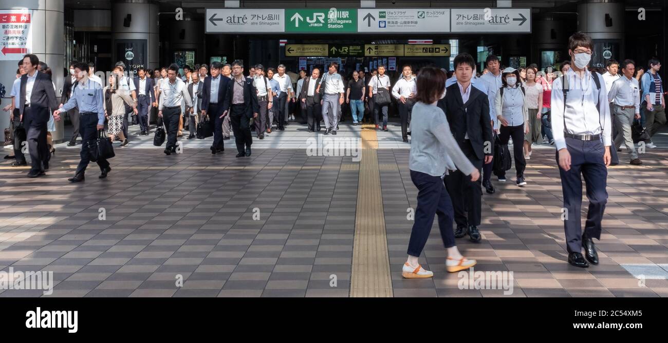Office worker walking hi-res stock photography and images - Alamy