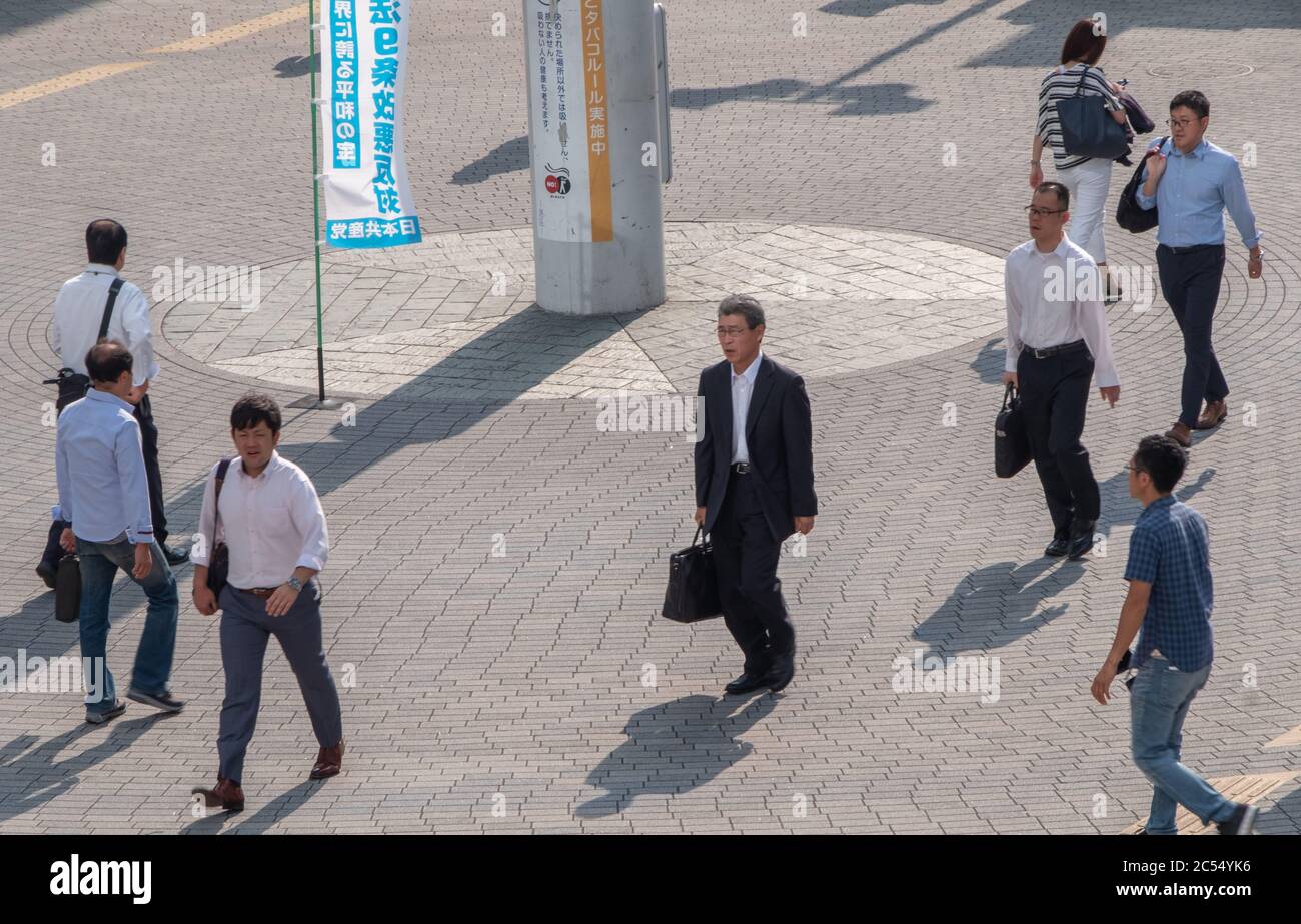 Japan workers crowd train hi-res stock photography and images - Alamy