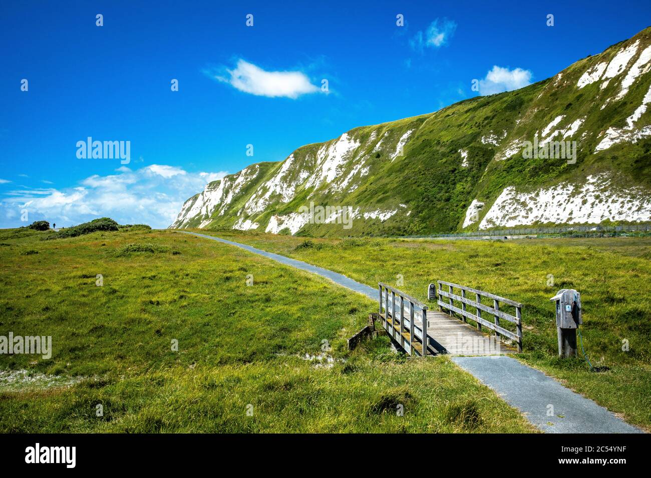 Scenic view of Samphire Hoe Country Park with white cliffs, south England, UK Stock Photo - Alamy