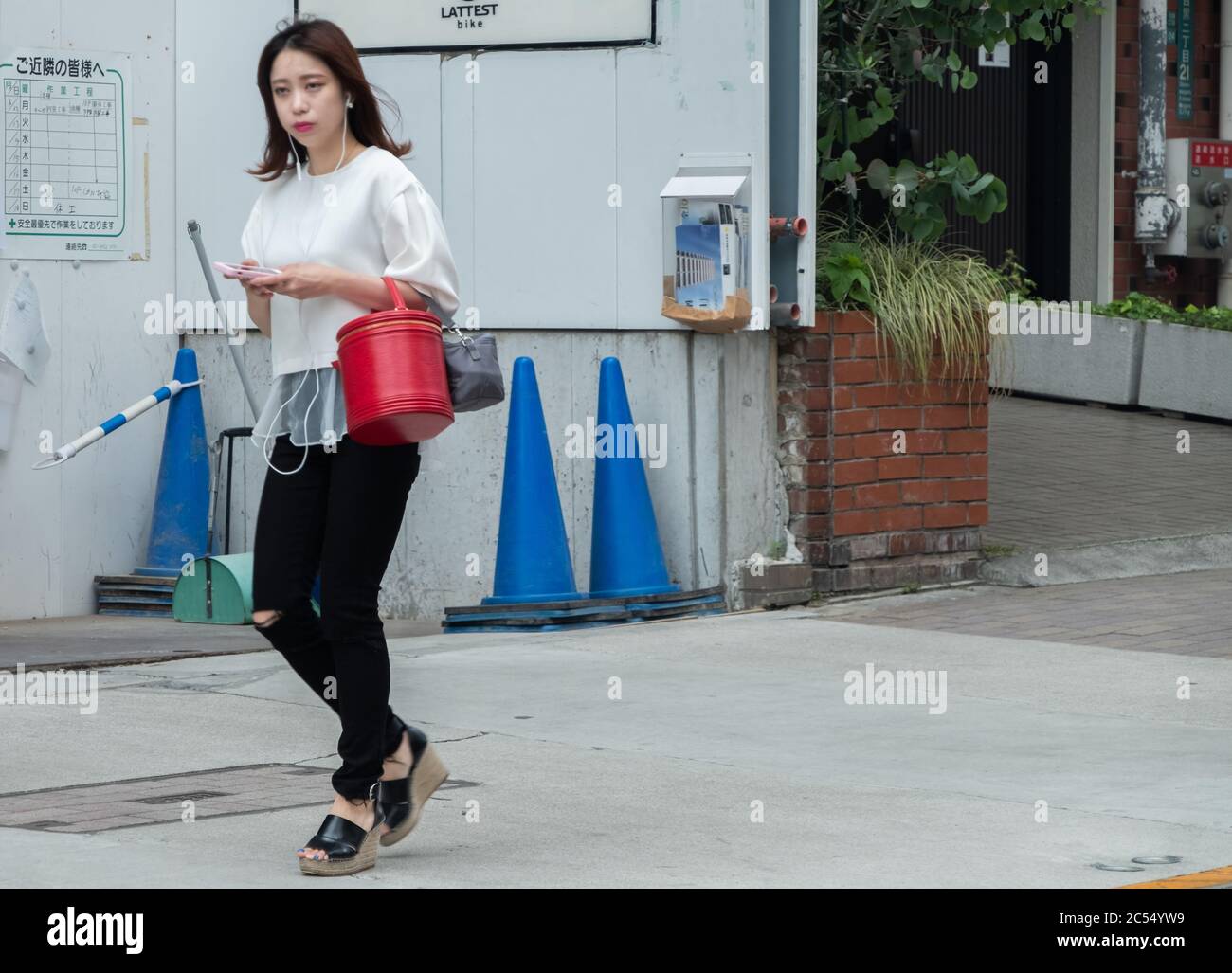 Japan office lady hi-res stock photography and images - Alamy