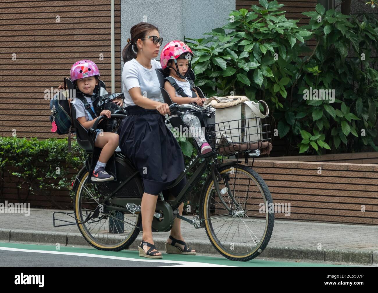 Japanese mothers riding mamachari utiity bicycle in Tokyo street, Japan ...