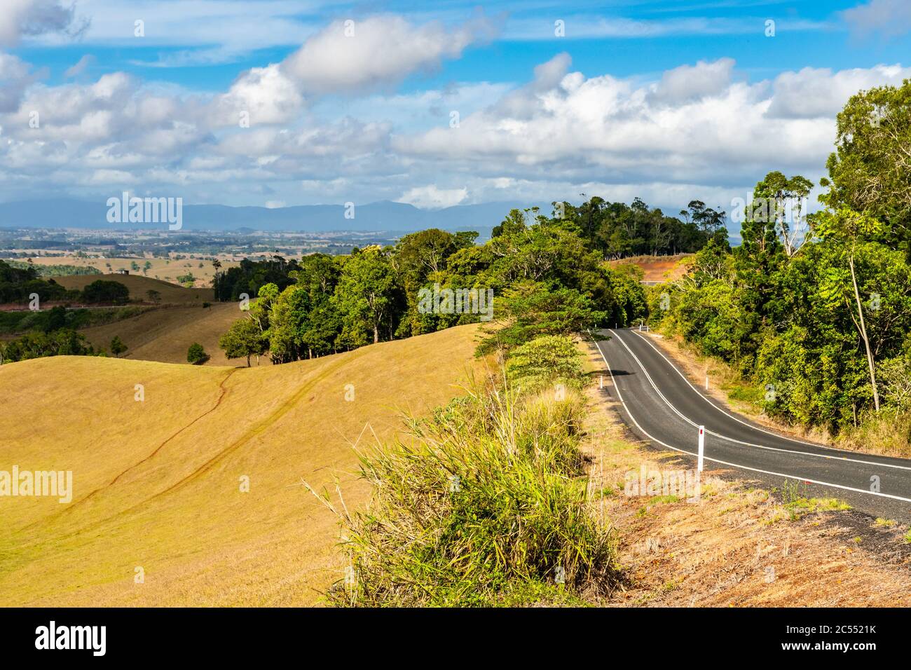 Queensland countryside landscape in the dry season Stock Photo - Alamy