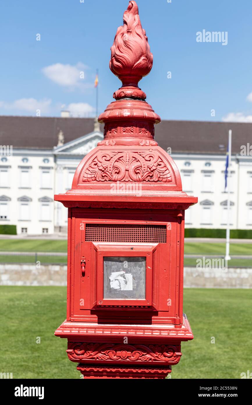 Historical fire alarm, Bellevue Palace, house facade, city center ...