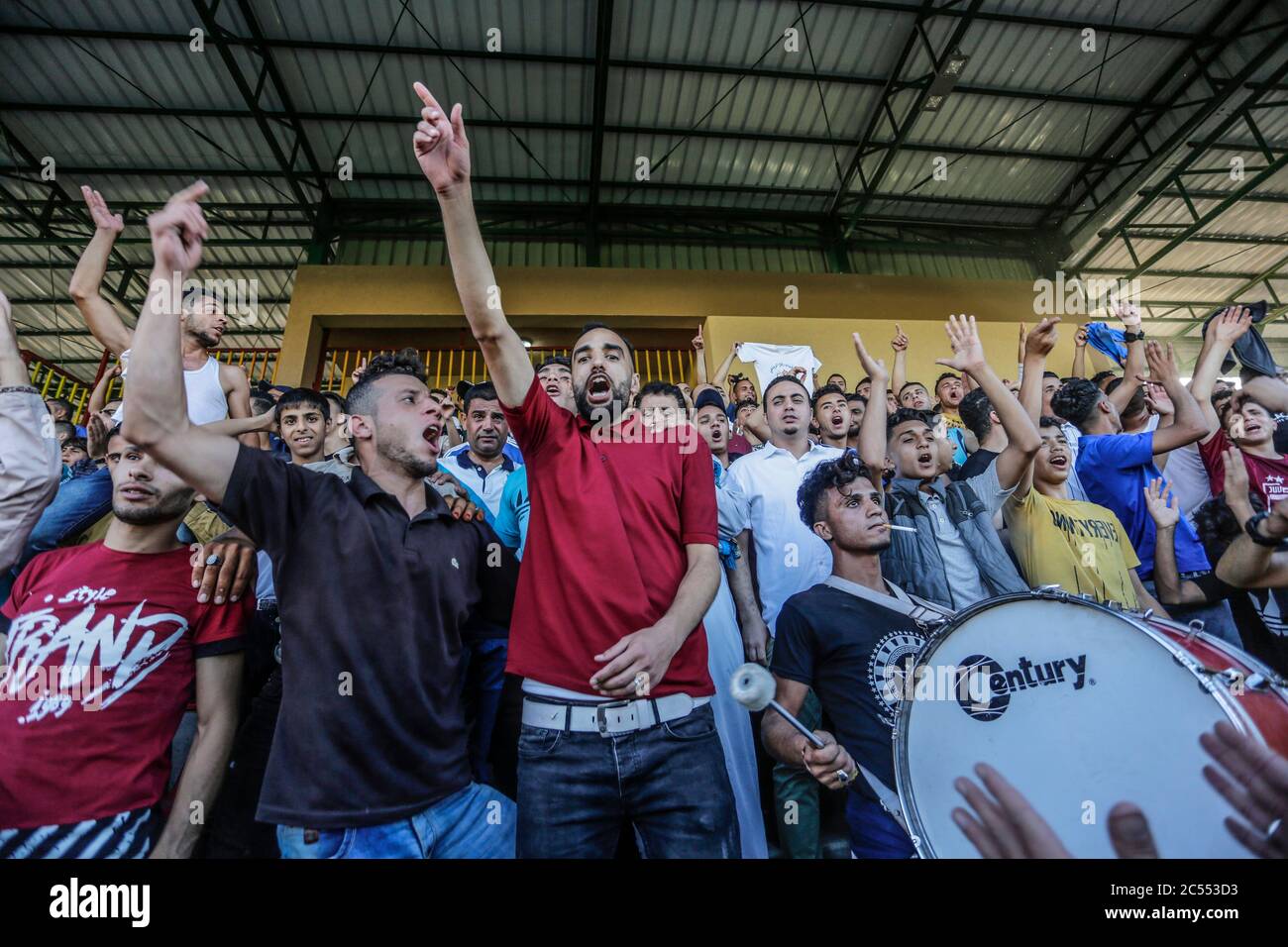 Gaza City, The Gaza Strip, Palestine. 30th June, 2020. Fans of Shabab ...