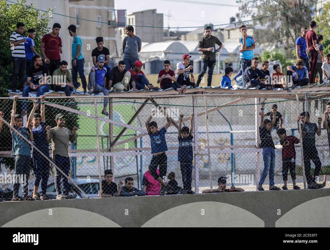 Gaza City, The Gaza Strip, Palestine. 30th June, 2020. Fans of Shabab ...