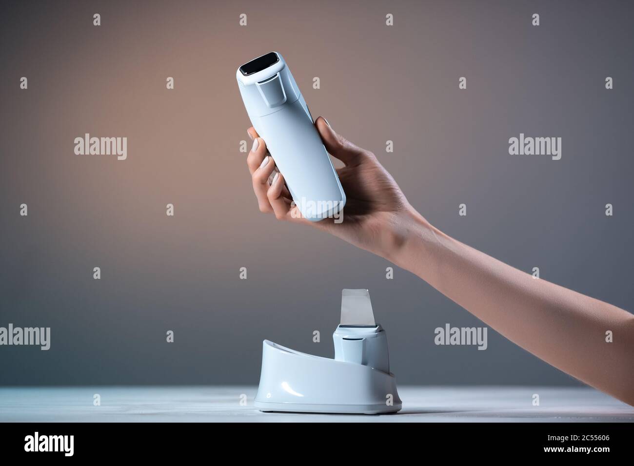 Ultrasonic skin cleaner hi-res stock photography and images - Alamy