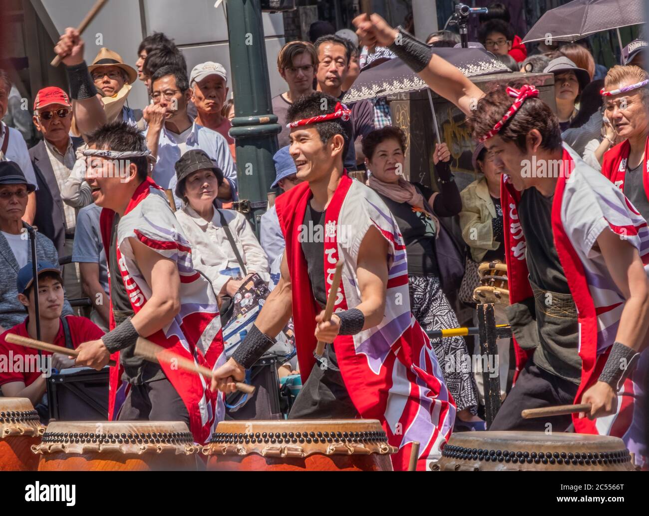 Japanese traditional taiko drum hi-res stock photography and images - Alamy