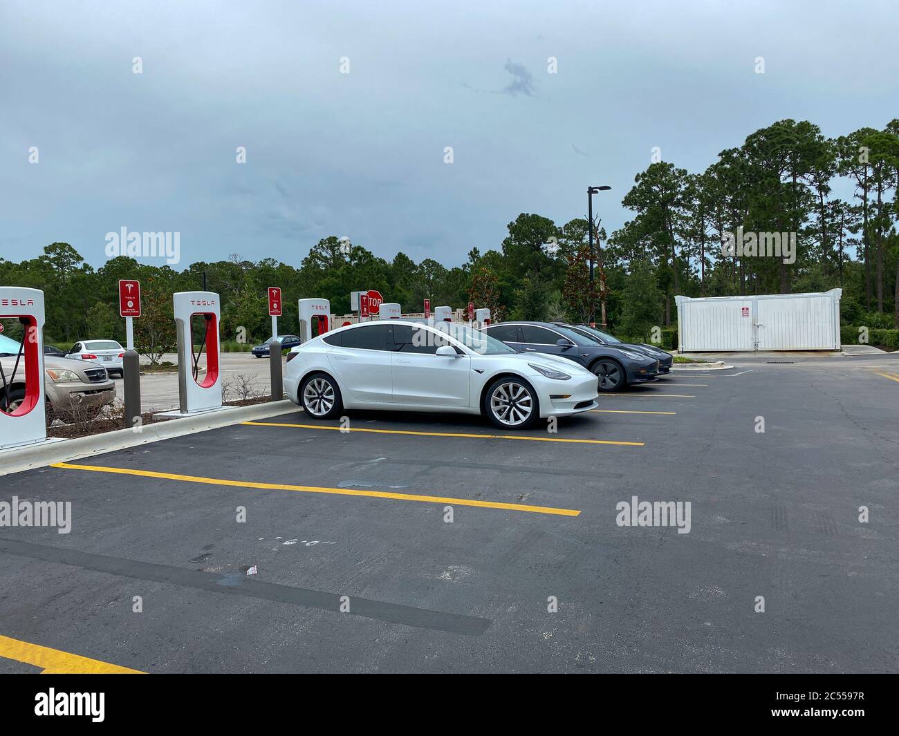 Florida electric vehicle charging station hi-res stock photography and ...