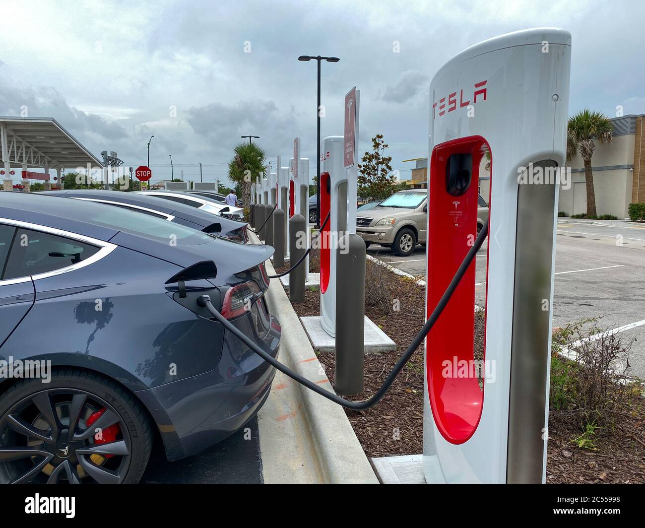 Florida electric vehicle charging station hi-res stock photography and ...
