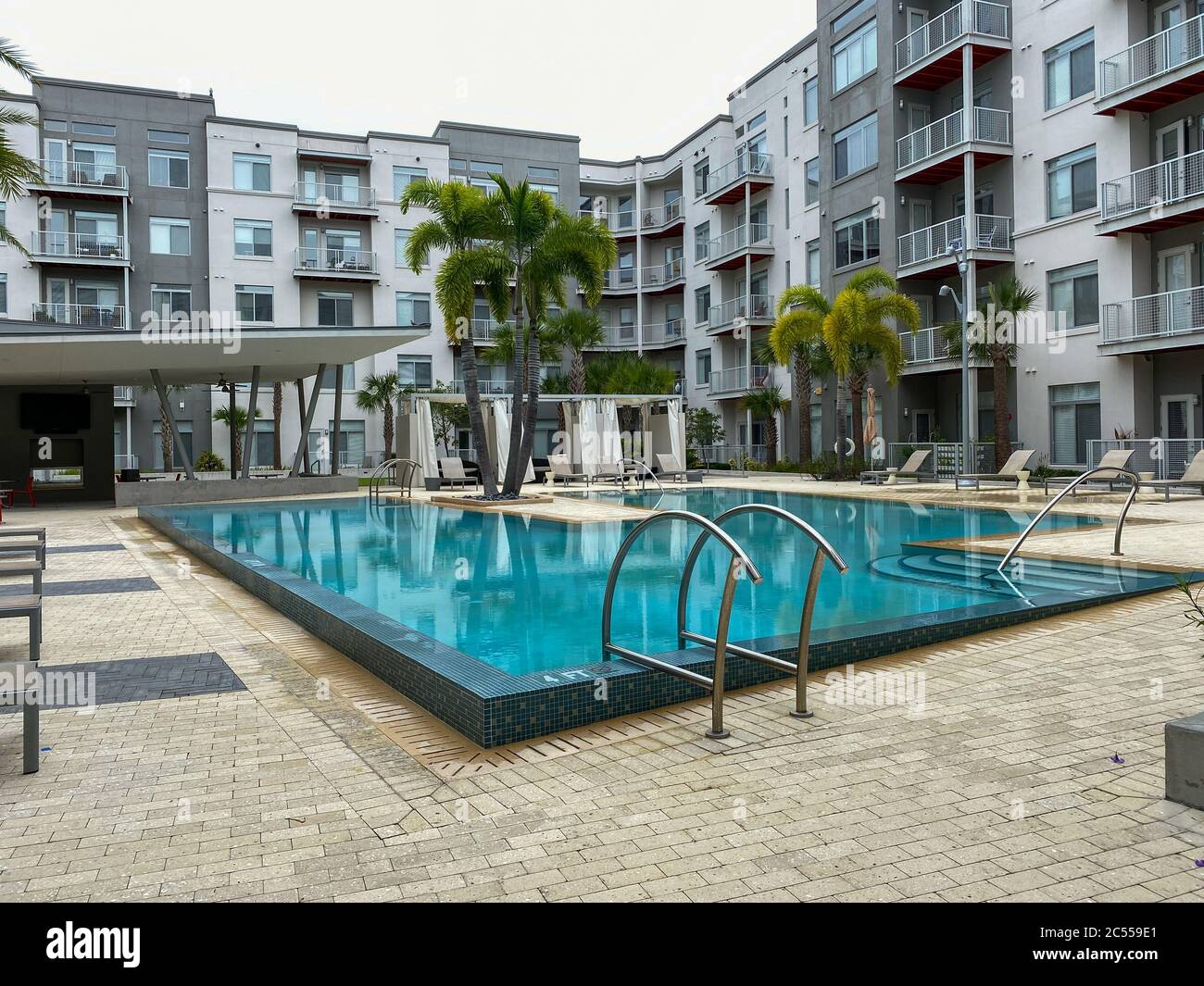 Florida apartment building hi-res stock photography and images - Alamy