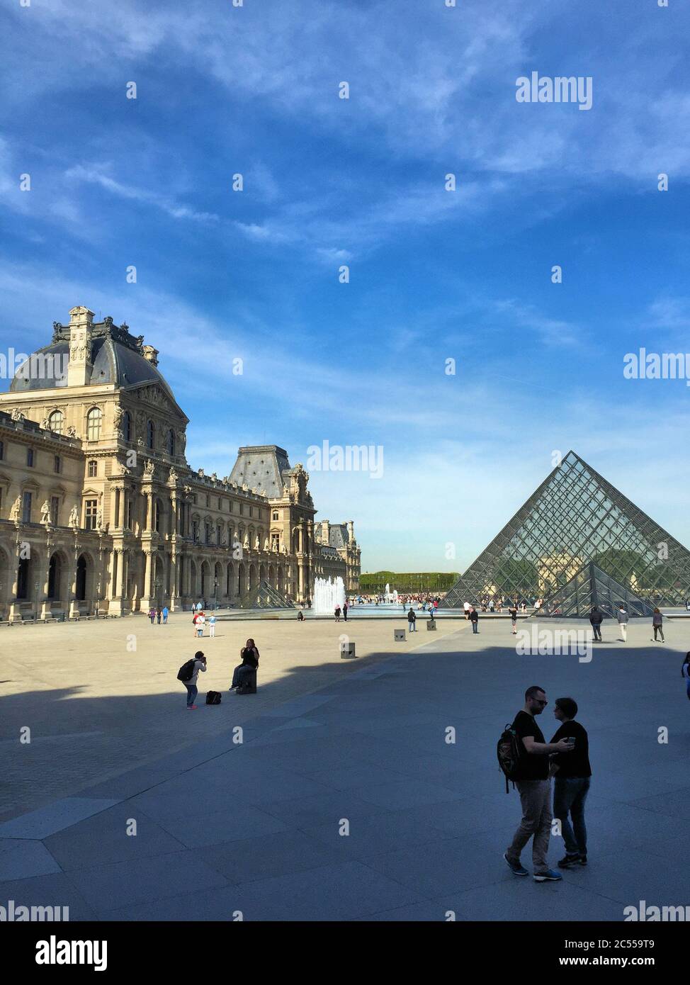 Louvre triangle hi-res stock photography and images - Alamy