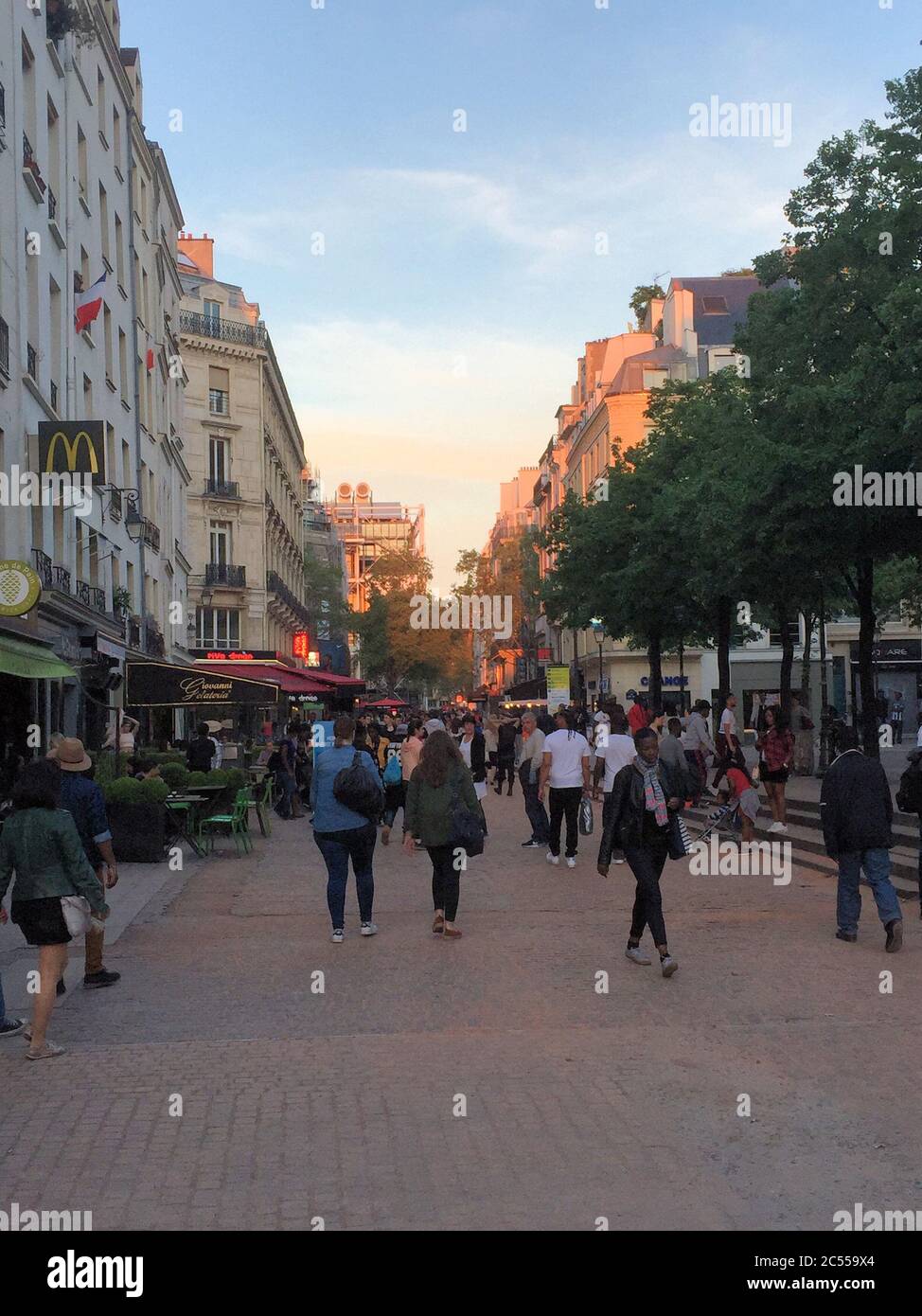 Downtown paris hi-res stock photography and images - Alamy