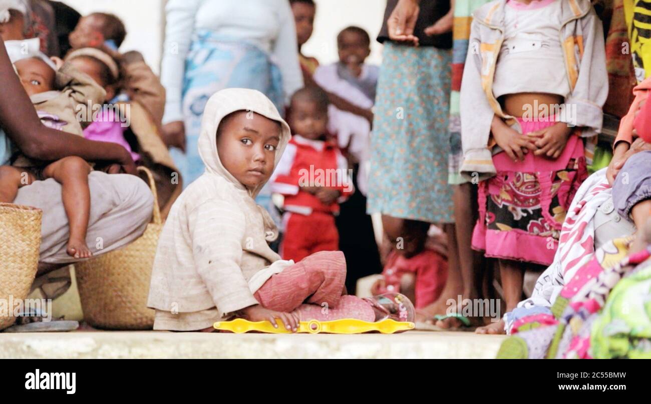 MADAGASIKARA, Malagasy children and their mothers, 2018. © Global ...