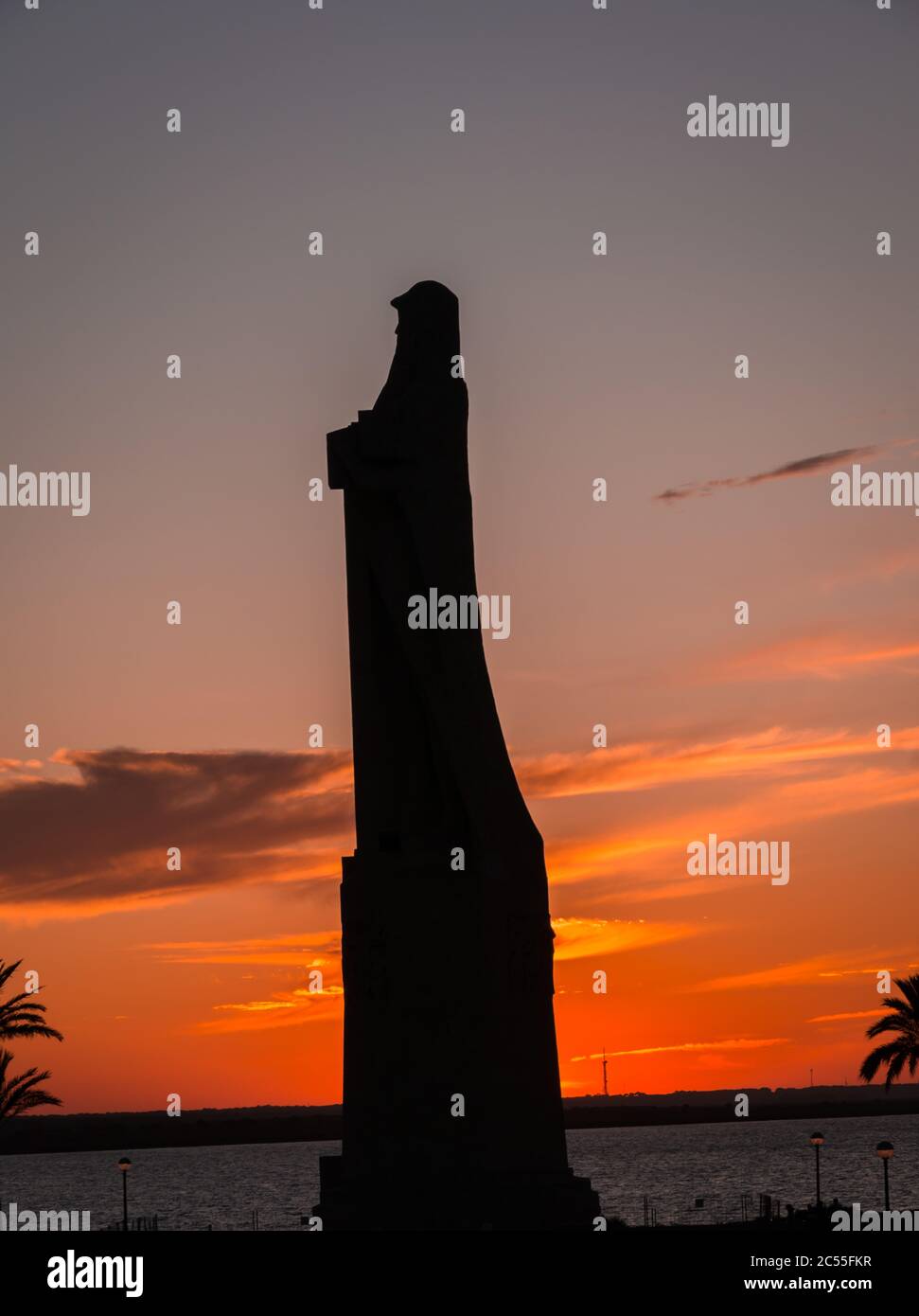 Estatua colon hi-res stock photography and images - Alamy