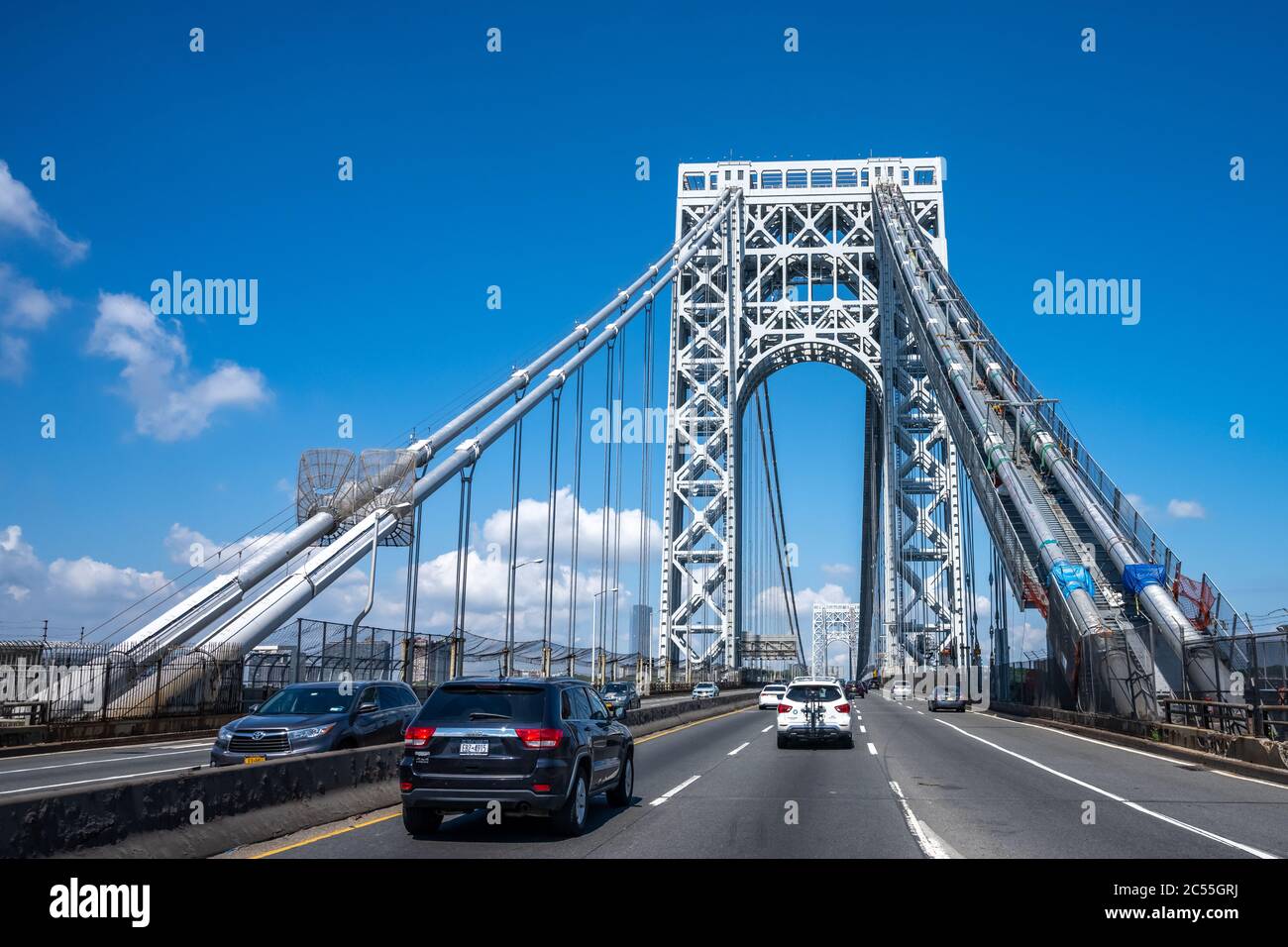 George washington bridge traffic hi-res stock photography and images ...