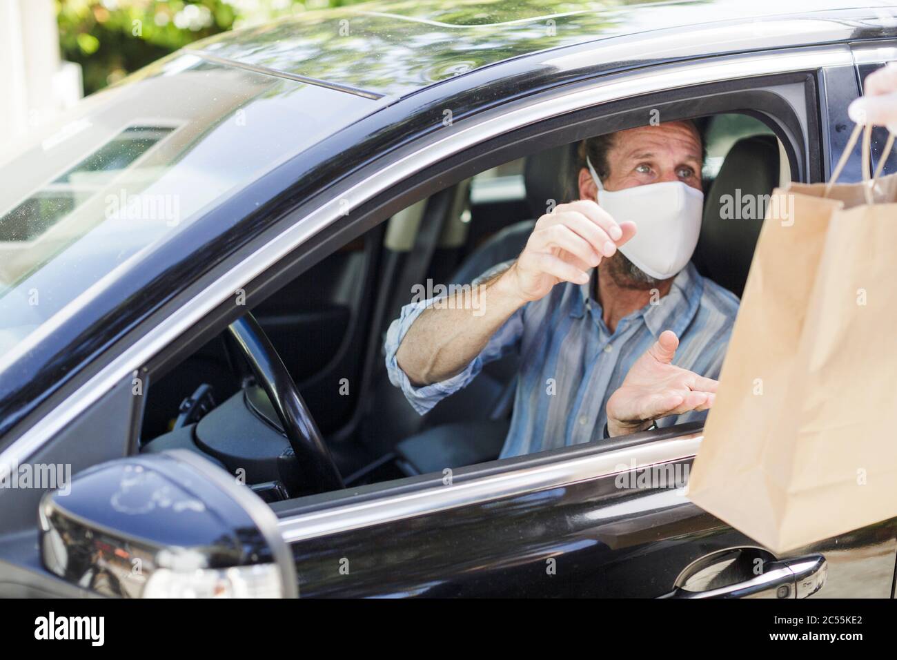 Driver wearing mask hi-res stock photography and images - Alamy