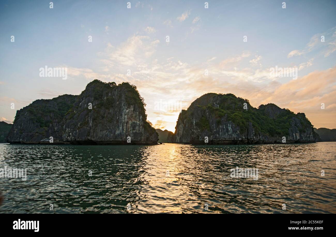 Halong bay sunset hi-res stock photography and images - Alamy