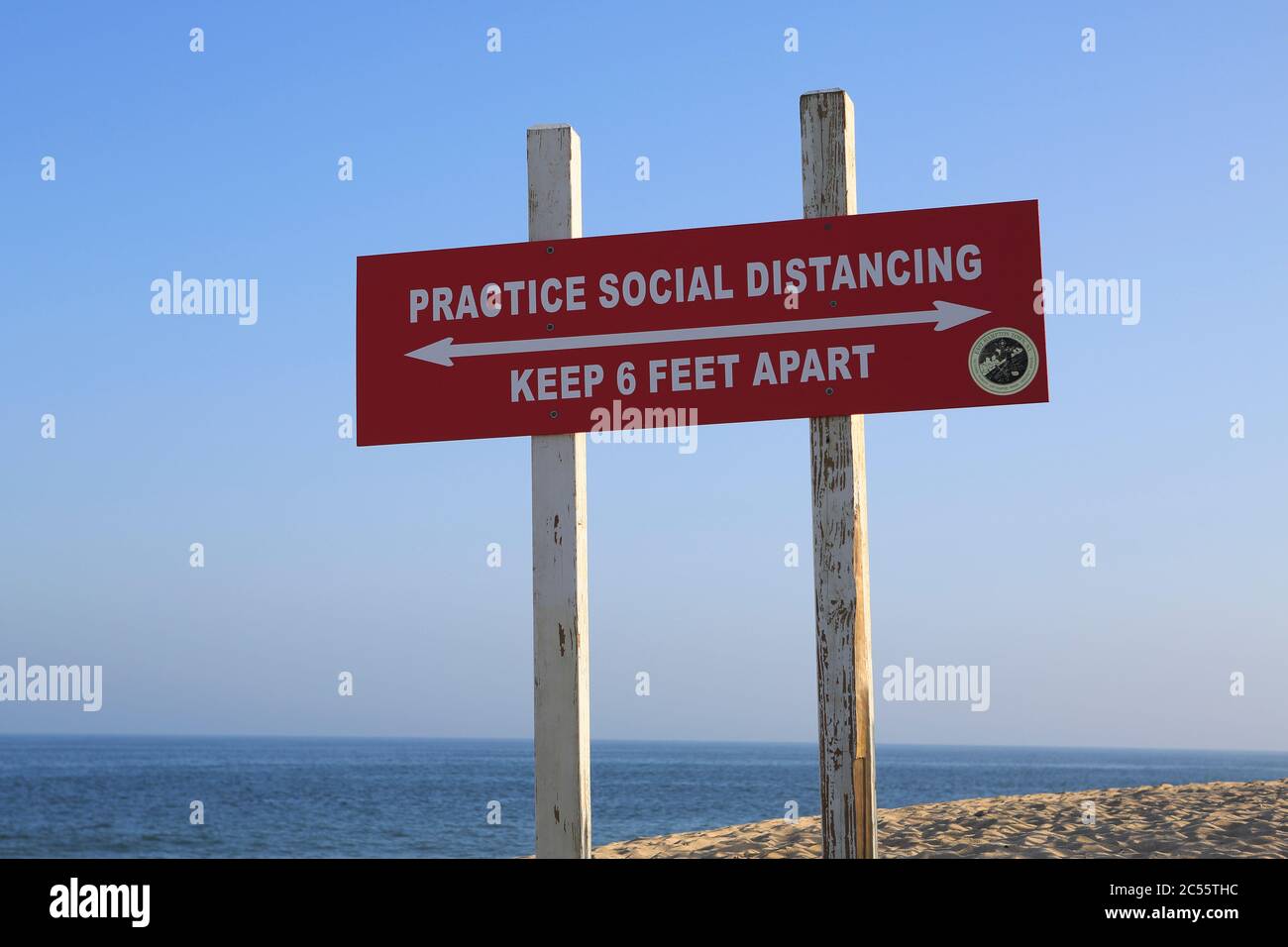 Keep 6 feet apart hi-res stock photography and images - Alamy