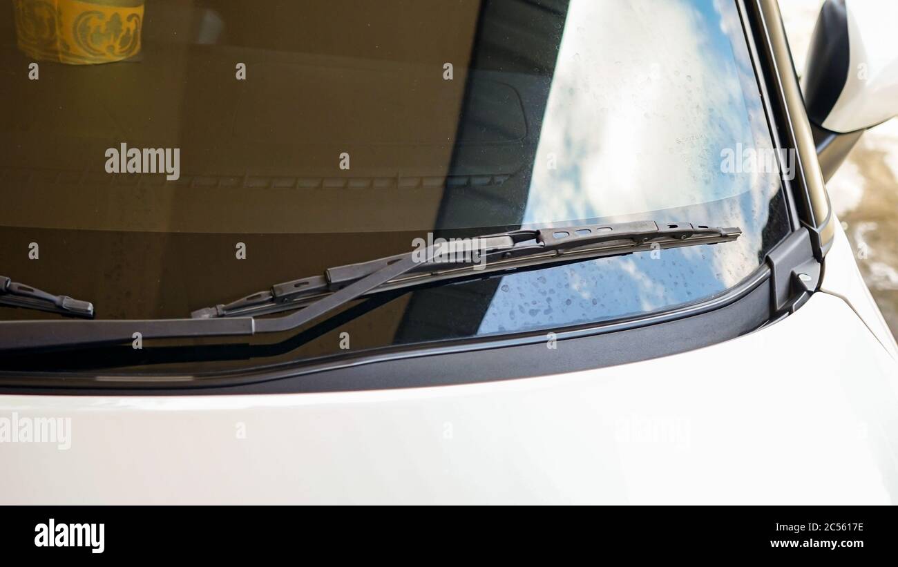 Car mud windshield hi-res stock photography and images - Alamy