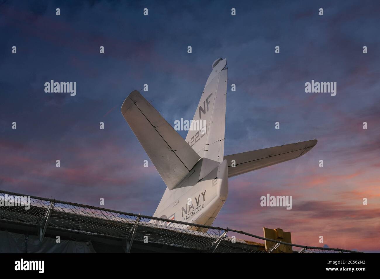 Flight deck sunset hi-res stock photography and images - Alamy