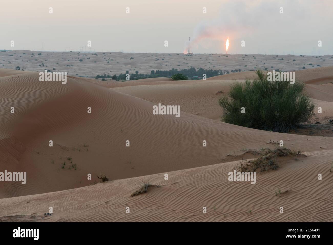 Dubai oil well hi-res stock photography and images - Alamy