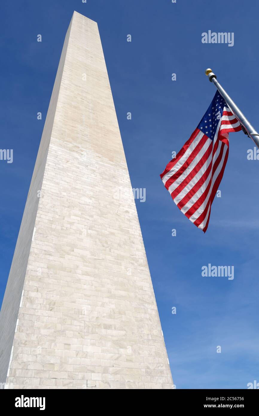 Washington monument and us flag hi-res stock photography and images - Alamy