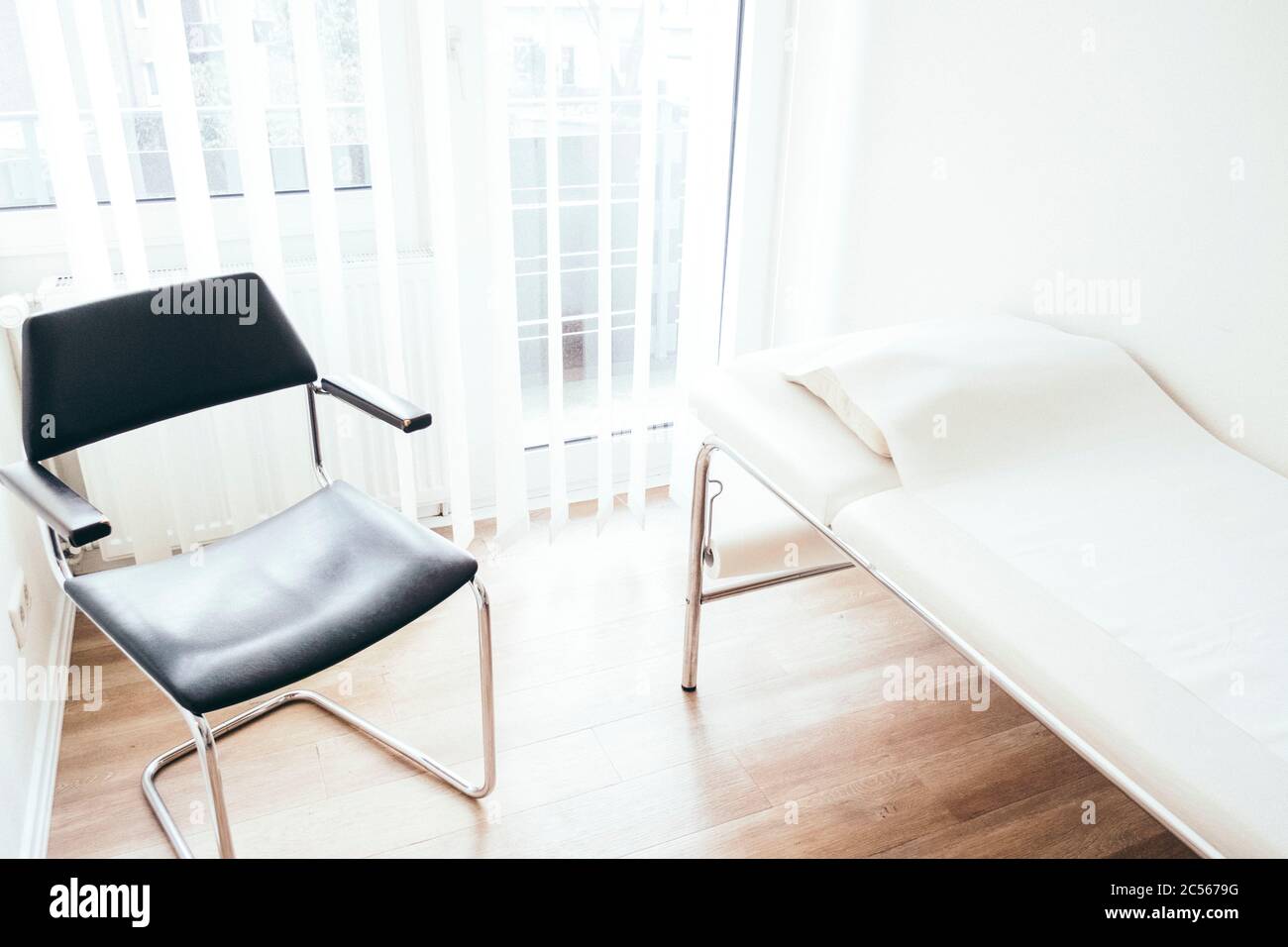 Empty doctors office waiting room hi-res stock photography and images ...