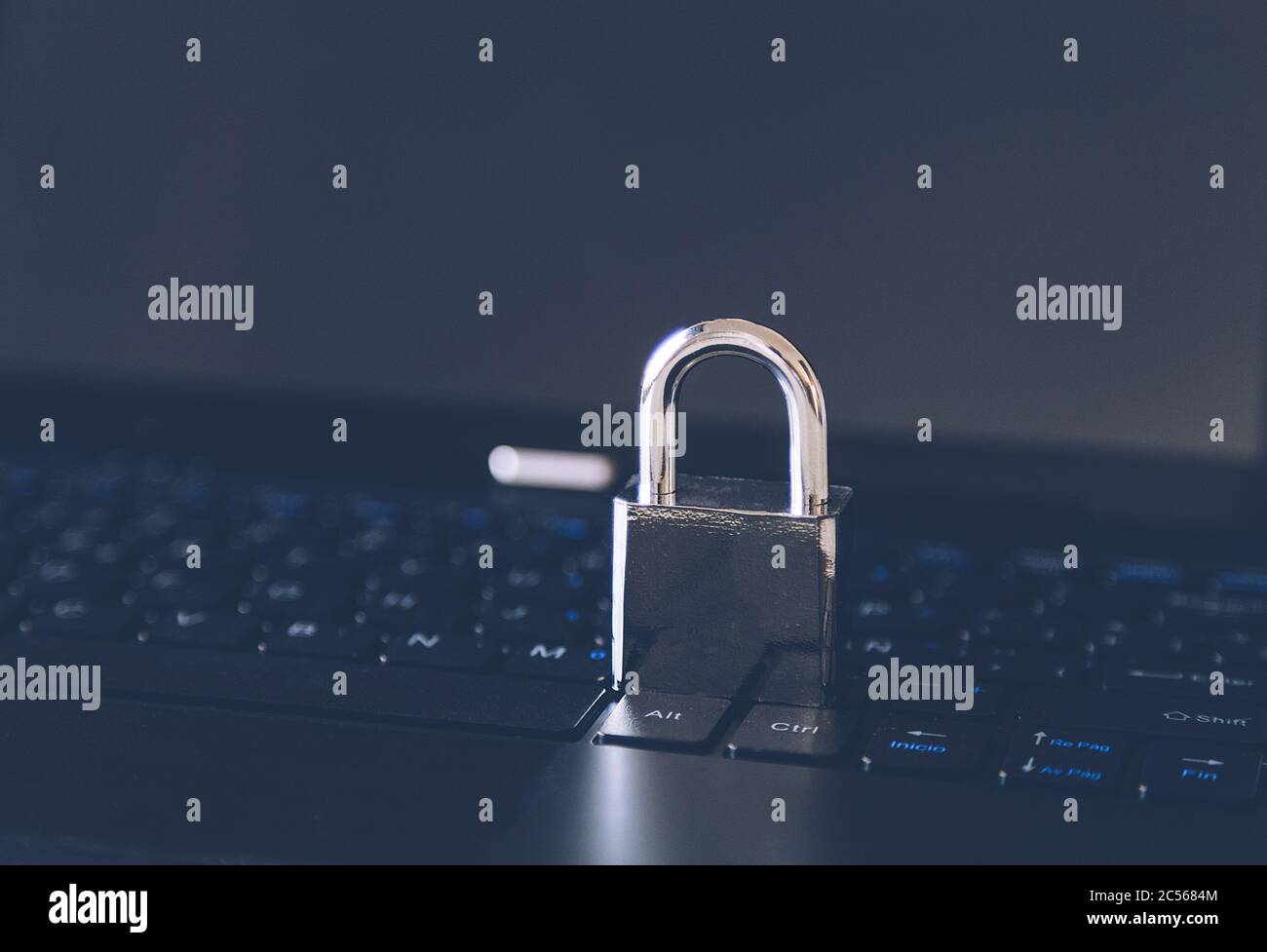 Padlock on a computer keyboard - cybersecurity concept Stock Photo - Alamy