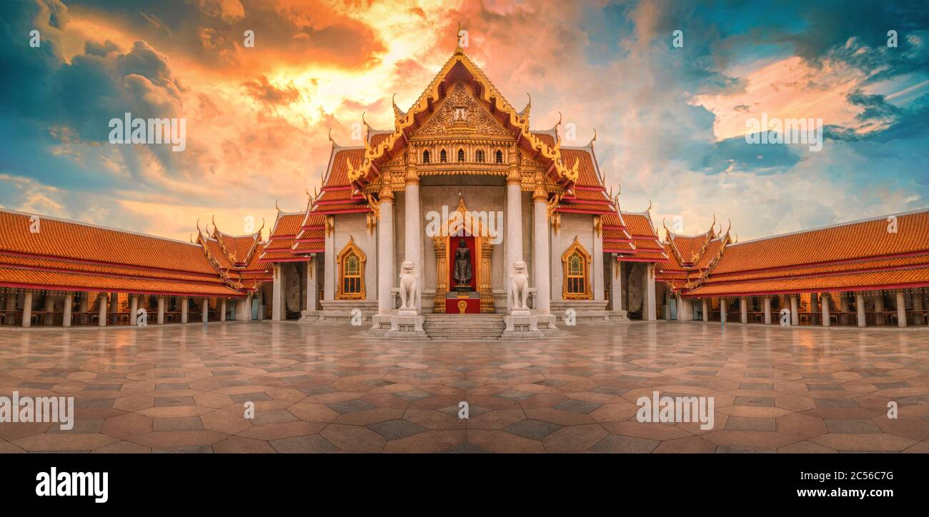 The Marble Temple, Wat Benchamabopitr Dusitvanaram at sunrise in ...