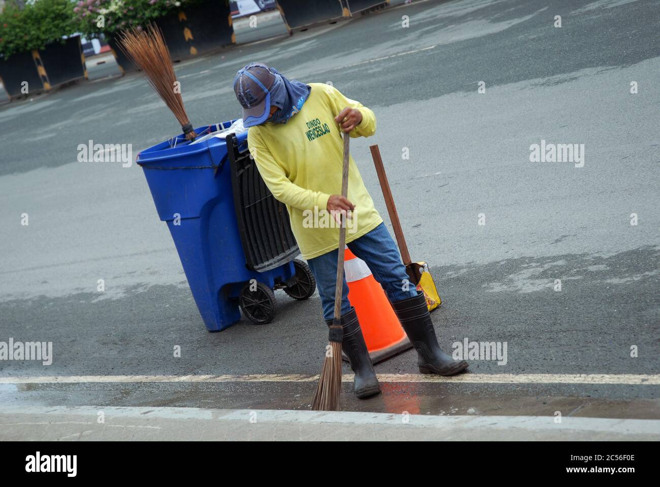 Man sweeps the street early in the morning, Manila, Philippines Stock ...