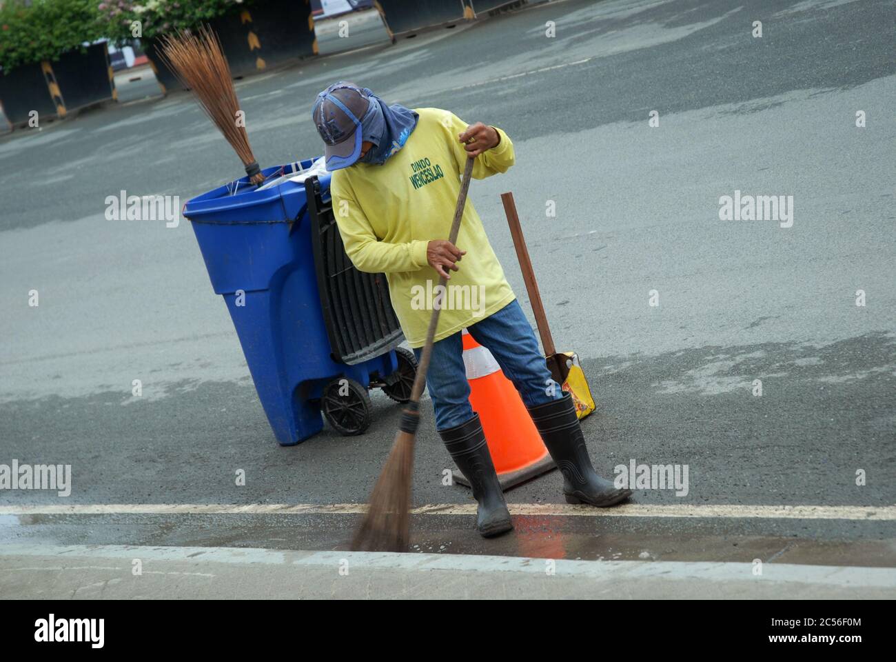 Man sweeps the street early in the morning, Manila, Philippines Stock ...