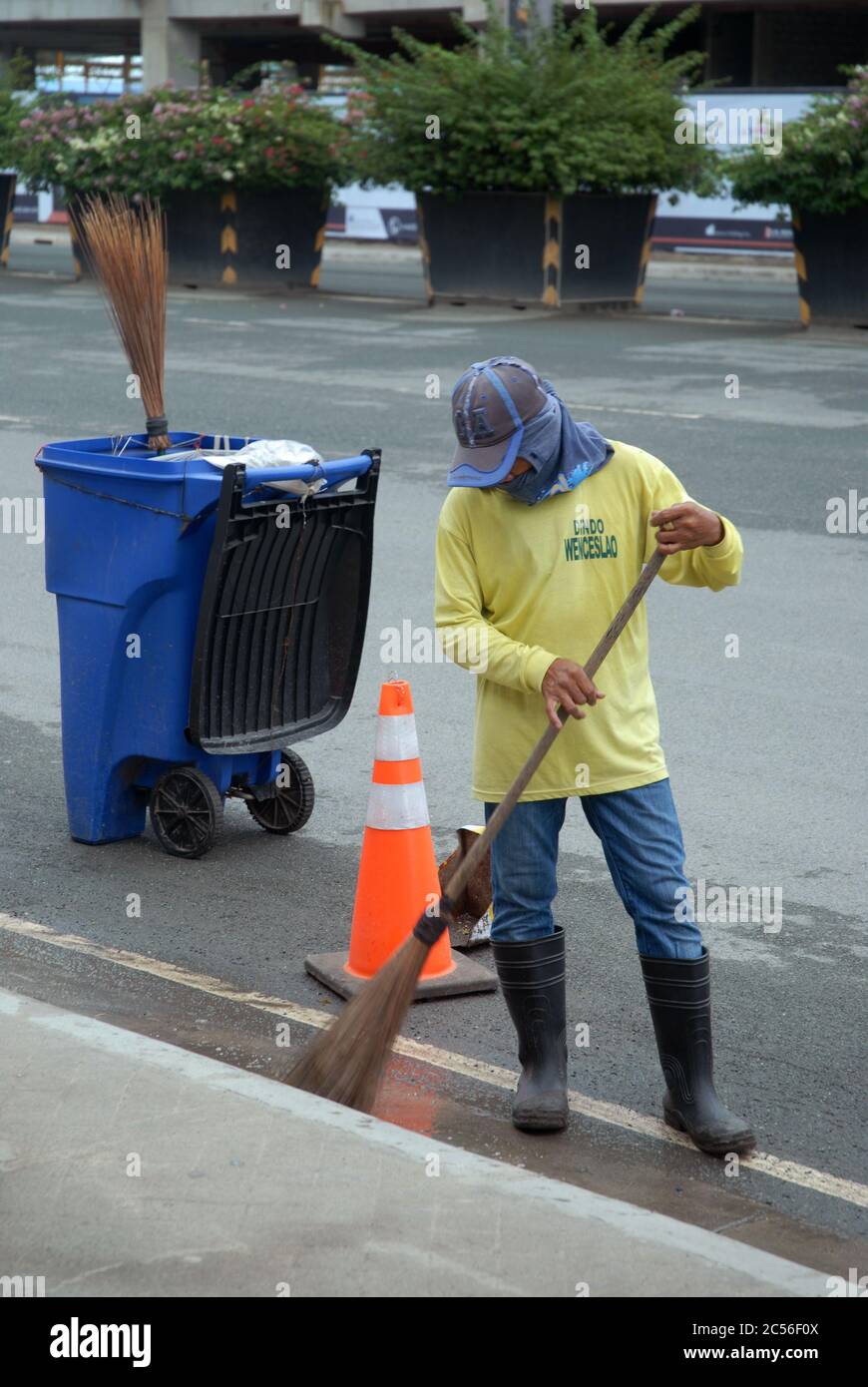 Man sweeps the street early in the morning, Manila, Philippines Stock ...
