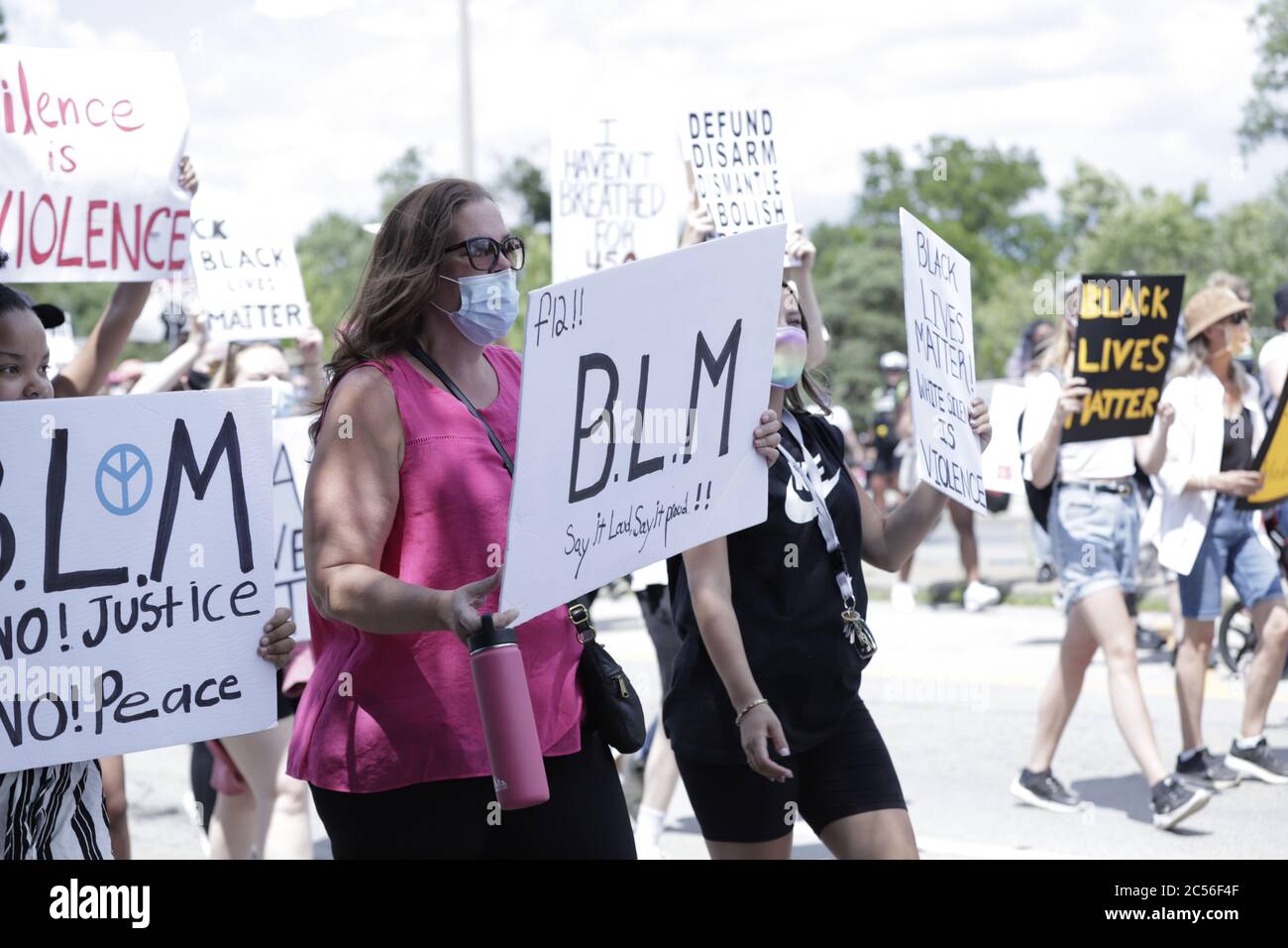 People march and hold up posters along the streets to fight against ...