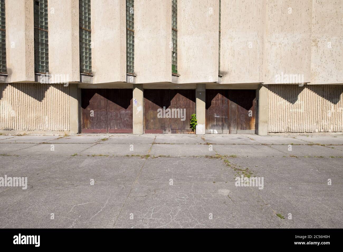 Arena doors hi-res stock photography and images - Alamy