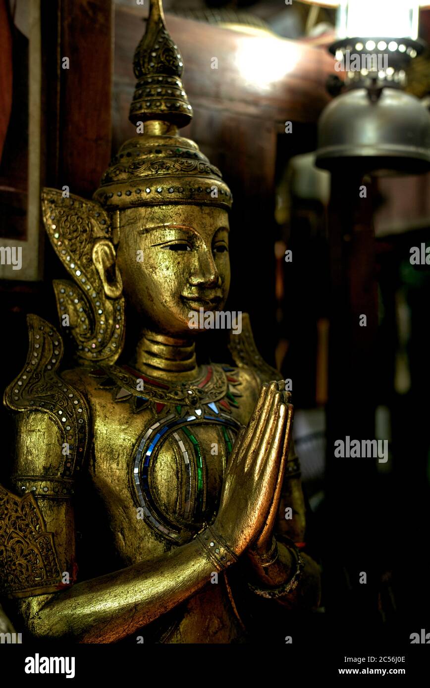 Statue woman female deity hi-res stock photography and images - Alamy