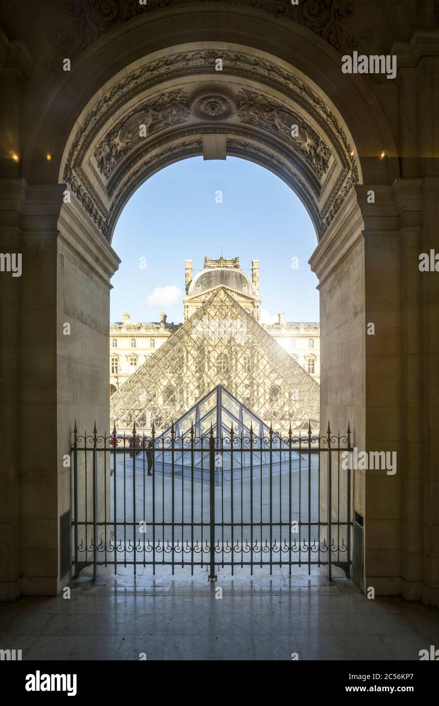 Paris france construction trade hi-res stock photography and images - Alamy