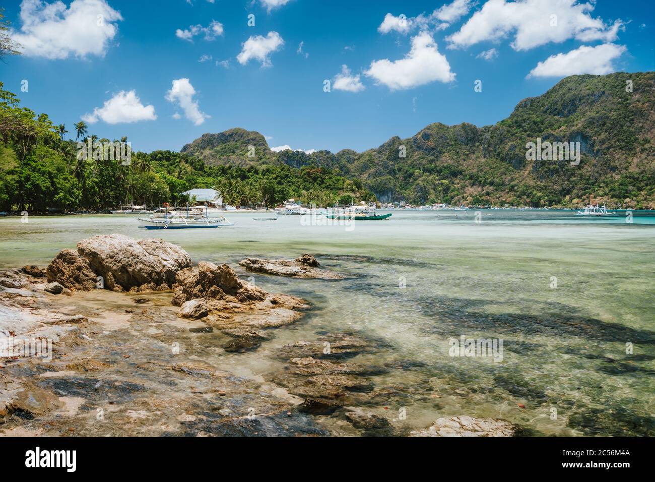 Philippines palawan outrigger fishing boat hi-res stock photography and ...