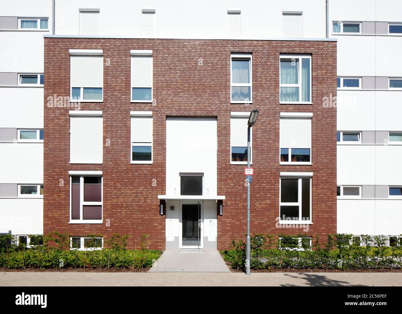 Entrance to new build contemporary house hi-res stock photography and ...