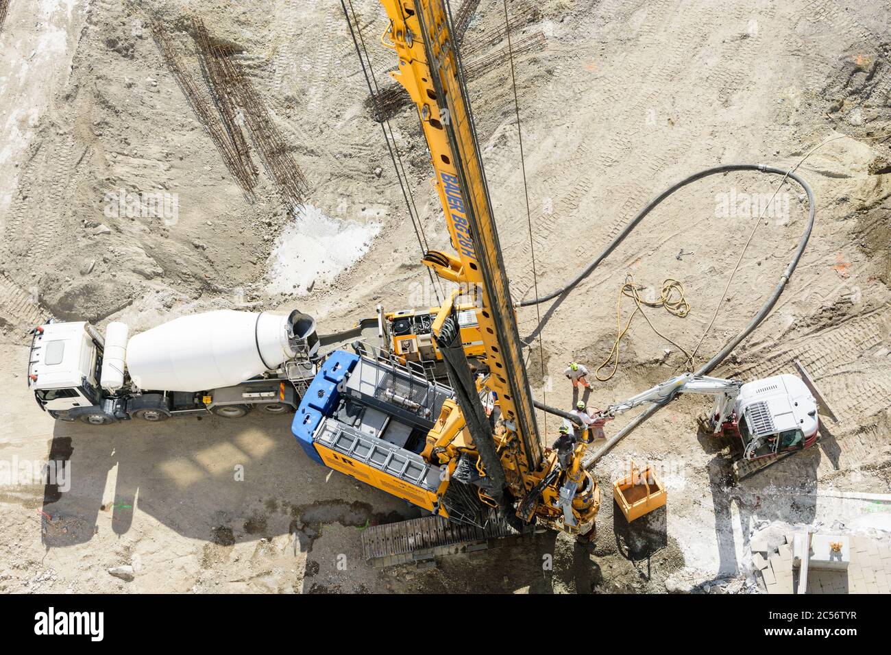 Continuous flight auger pile drilling machine hi-res stock photography ...