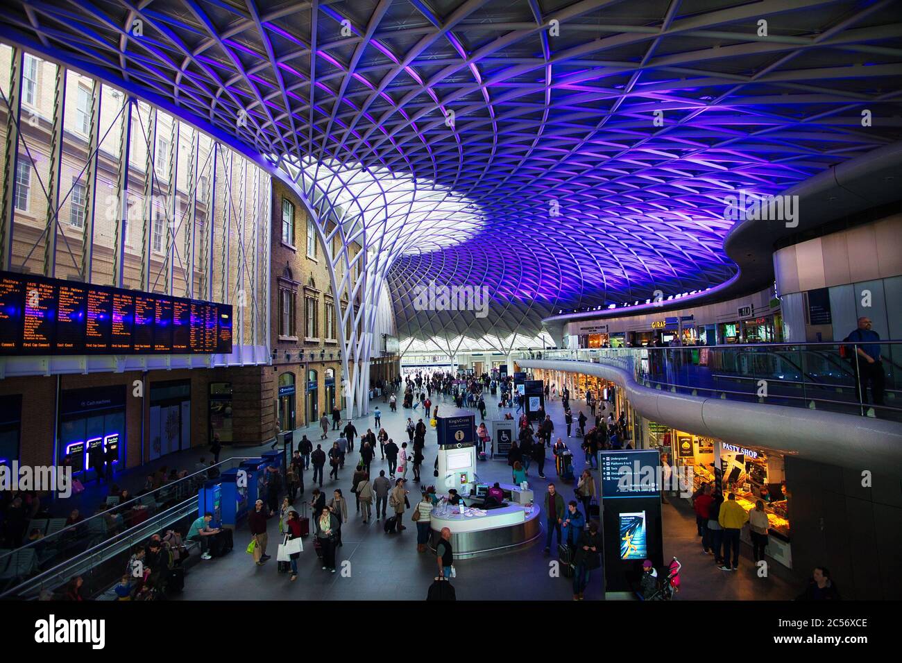 Station retail outlets hi-res stock photography and images - Alamy