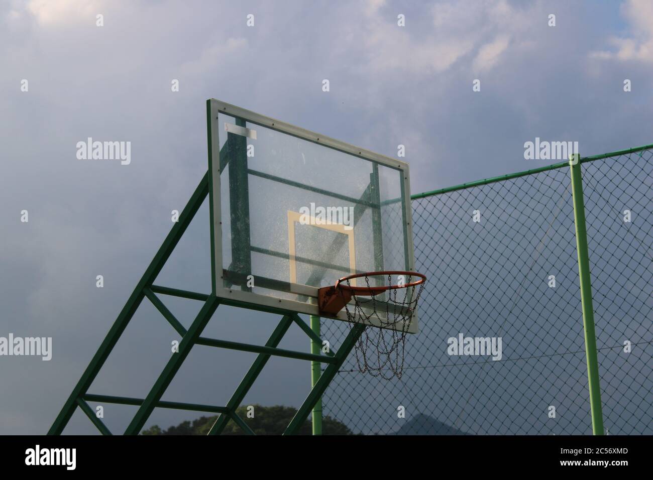 Basketball with chain link hi-res stock photography and images - Alamy